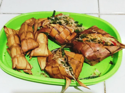 ‘Kupat Jembut’ Menu Makanan Tradisi Perayaan Syawalan Khas Kota ...