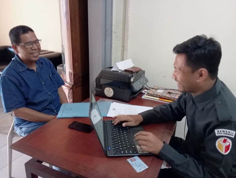 Baliho Capres No. 2 Bergambar Arief-Sachrudin Dilaporkan ke Bawaslu ...